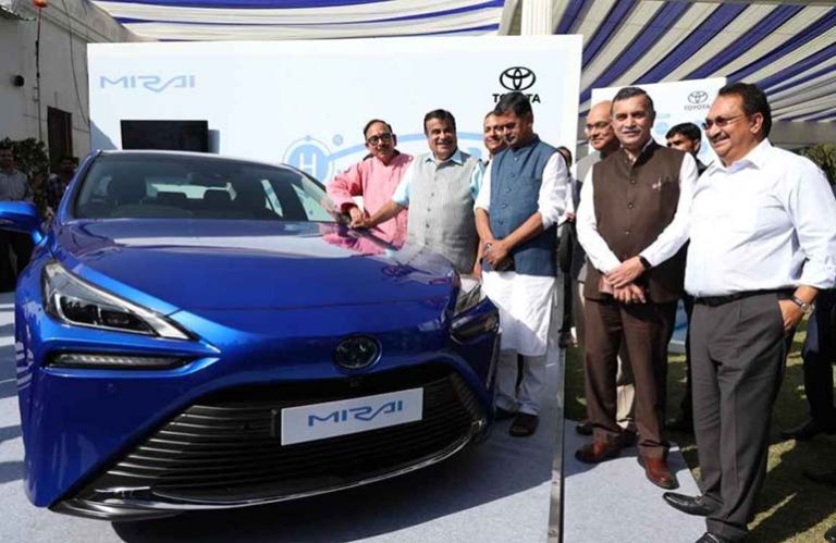 Minister Launches Pilot Study on FCEV Toyota Mirai